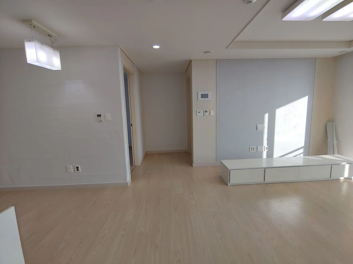 공급28평형 아파트 광폭합지 벽면시공 박형규 숨고 숨은고수