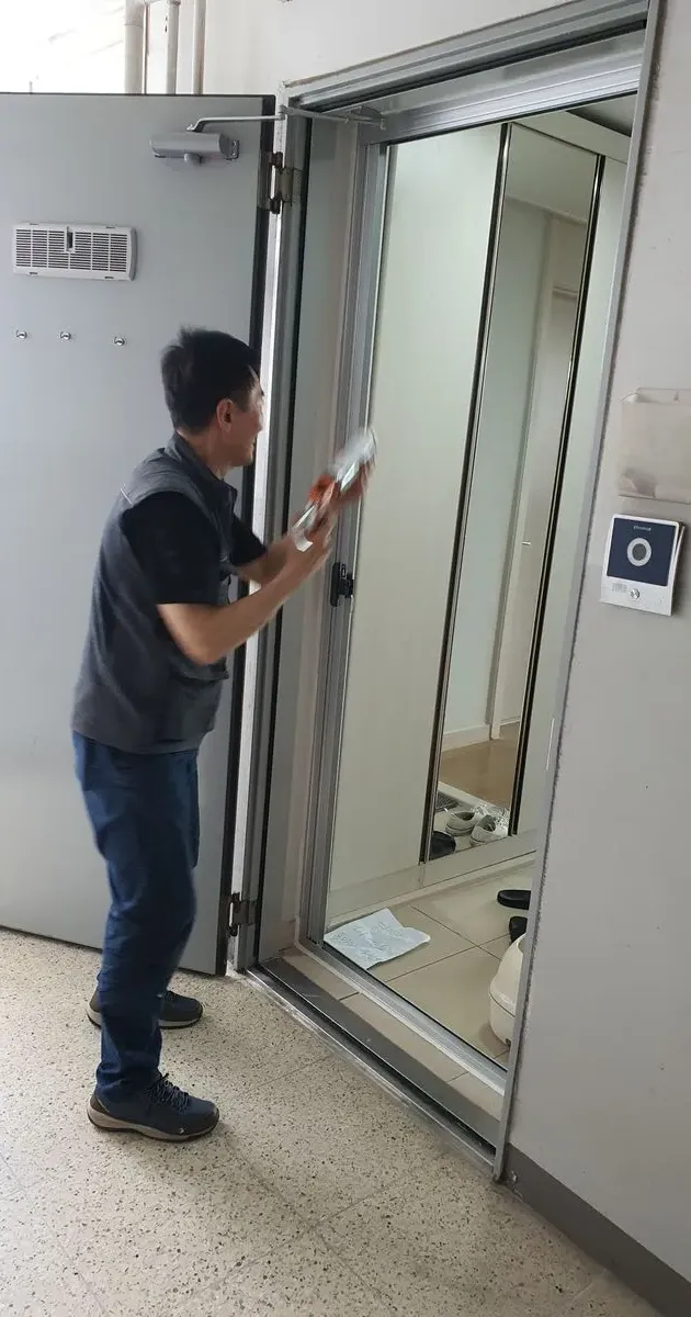 현관 롤방충망 및 창문방범창 설치 ㆍ세탁물 건조대 김순호 숨고 숨은고수