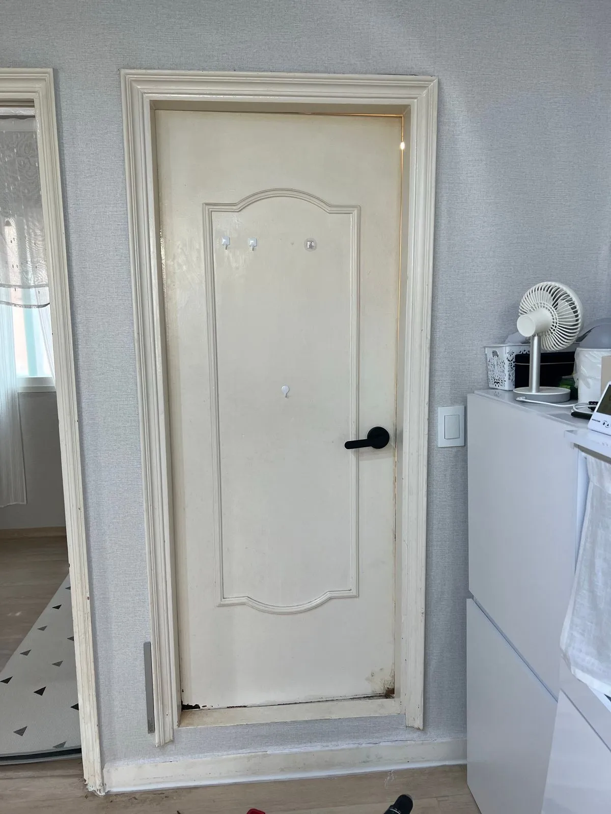 화장실 문짝 교체 필름총각 숨고 숨은고수