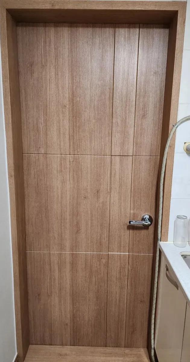 기존 문짝 파손 되어서 새 문짝으로 교체 했습니다~~ 예다지몰딩 도어 숨고 숨은고수