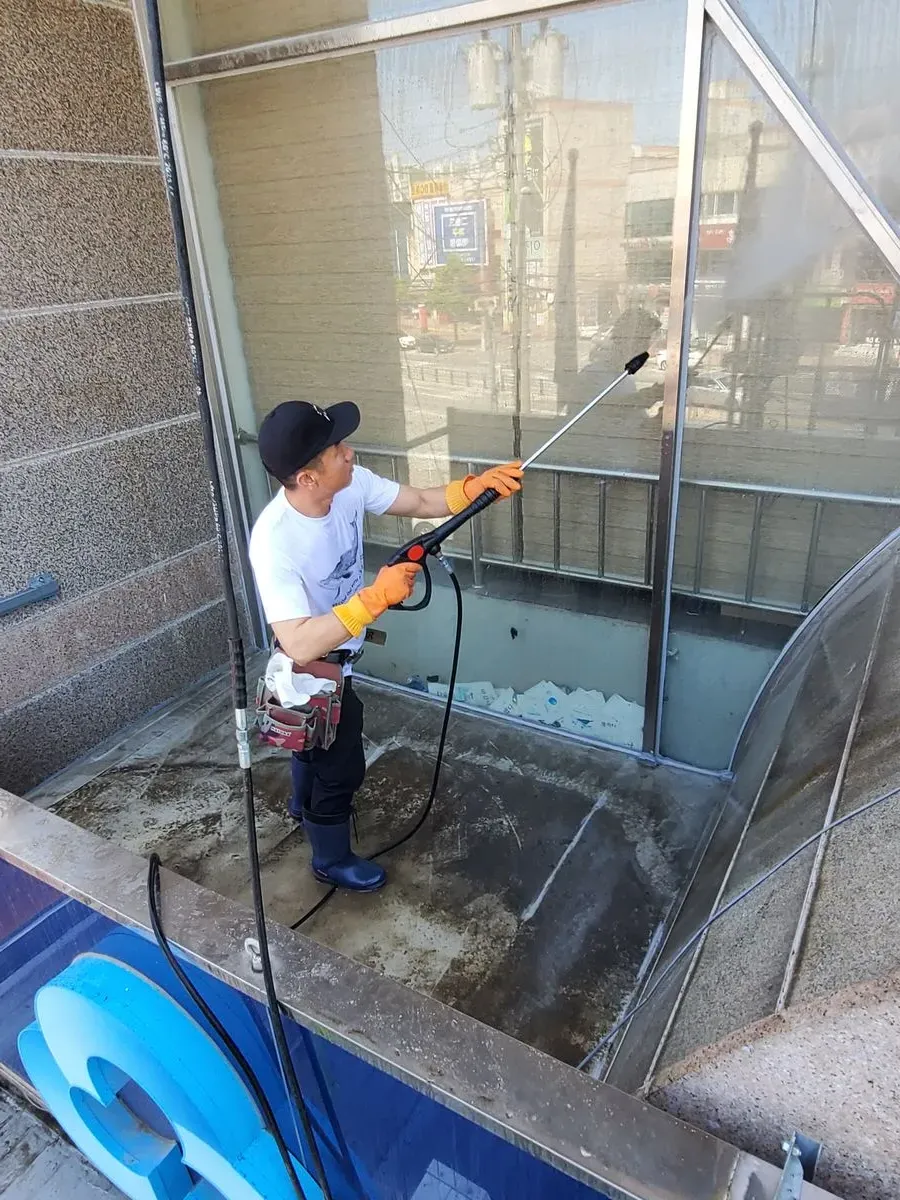 건물 외부청소및 실리콘 코킹작업 도움드림 숨고 숨은고수