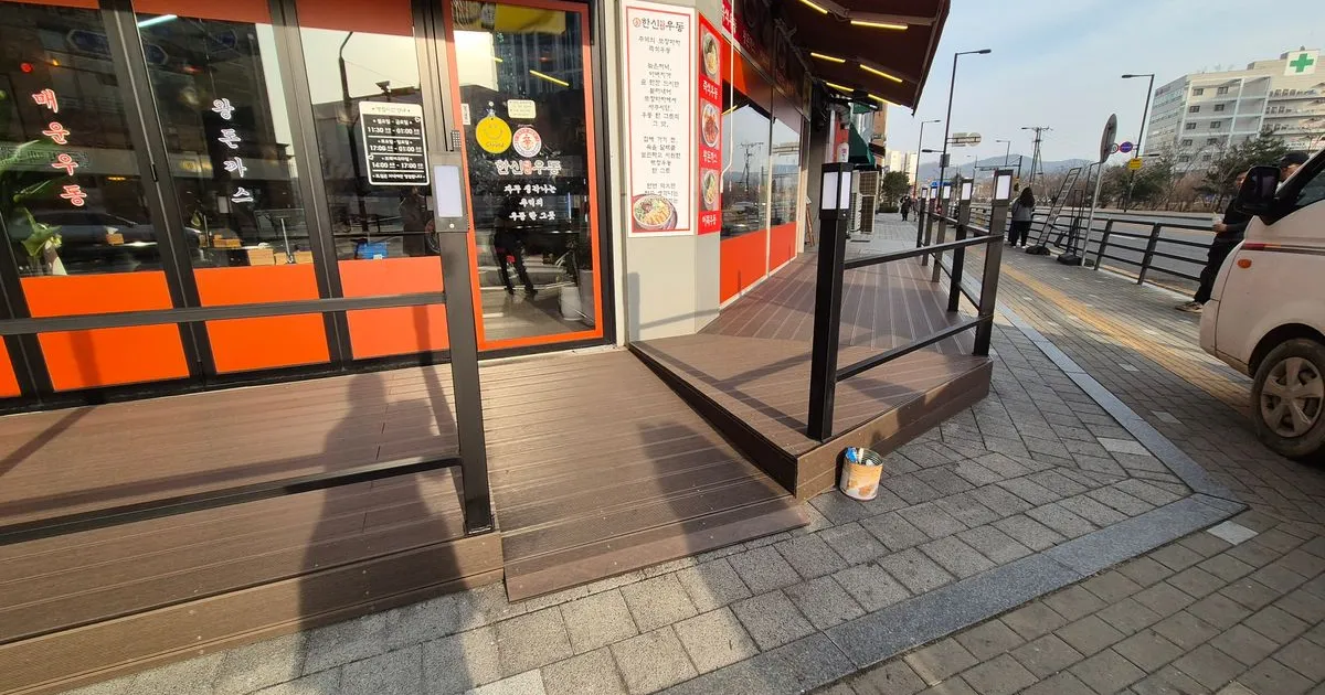 합성목데크 및 태양등 난간시공 뚝딱인테리어 숨고 숨은고수