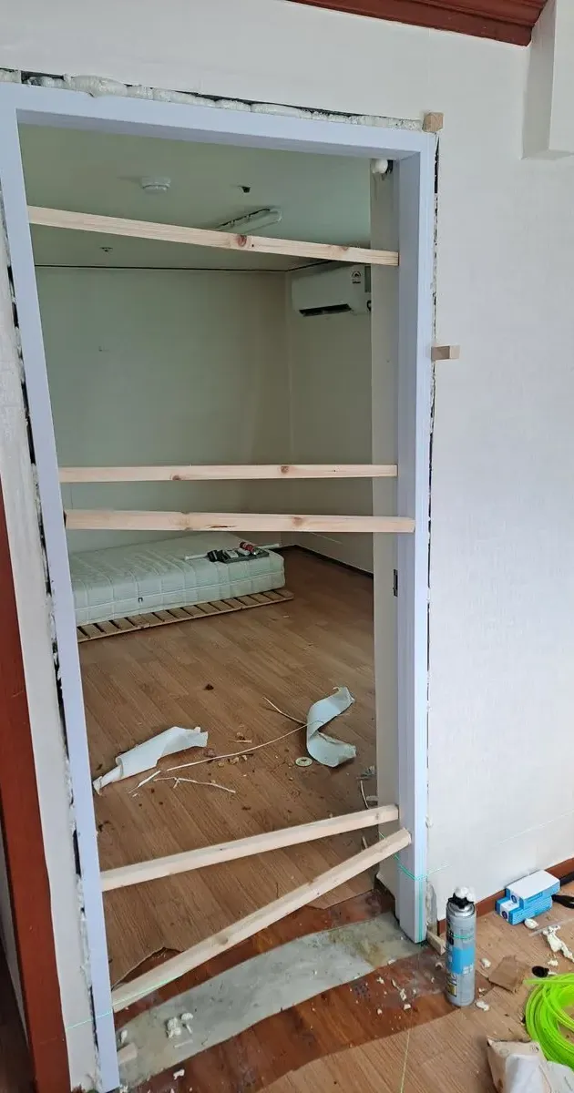 문틀 및 문짝 철거 후 설치 이준구 숨고 숨은고수