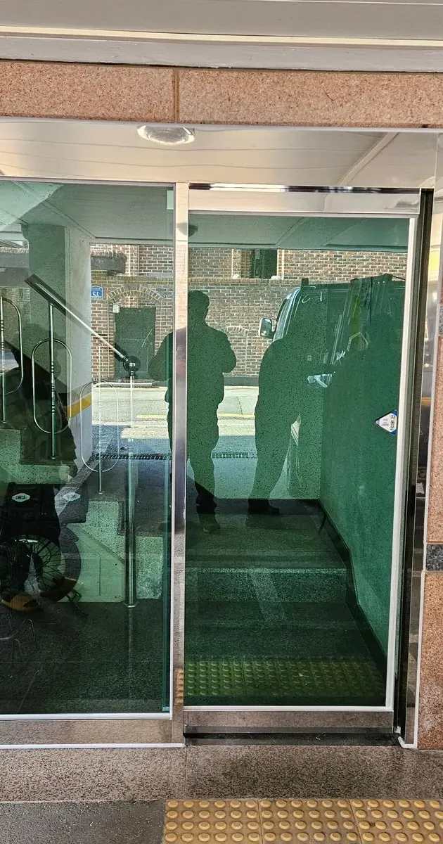 차량사고로 인한 자동문복구작업 태창safe자동문 숨고 숨은고수
