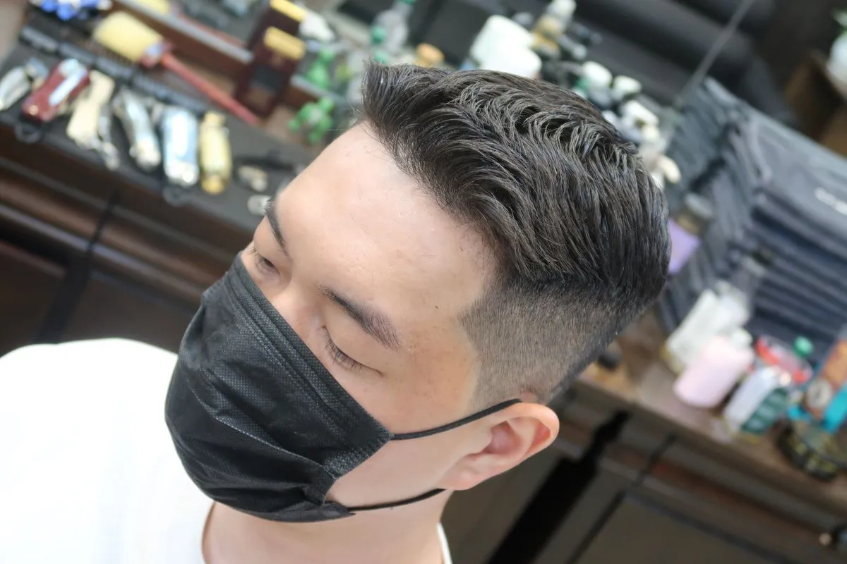 페이드 컷 및 다운펌 스타일 섭 바버 숨고 숨은고수