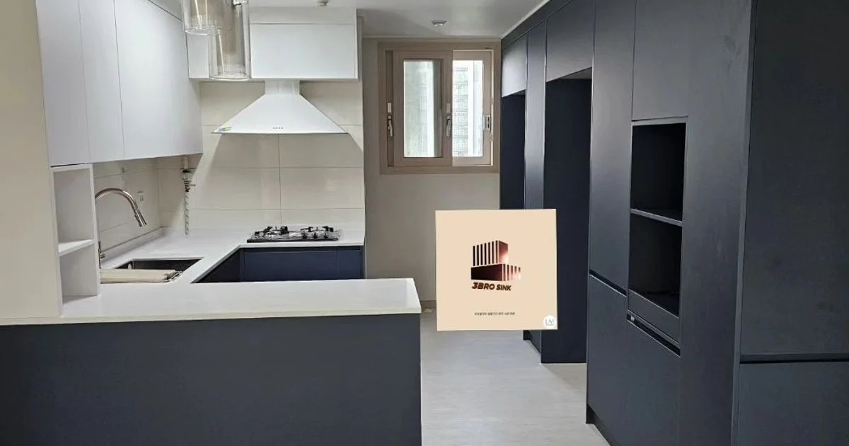 현대적이며 무겁지않고 세련된느낌의 ㄷ자 그리고 키큰장 싱크삼형제 숨고 숨은고수