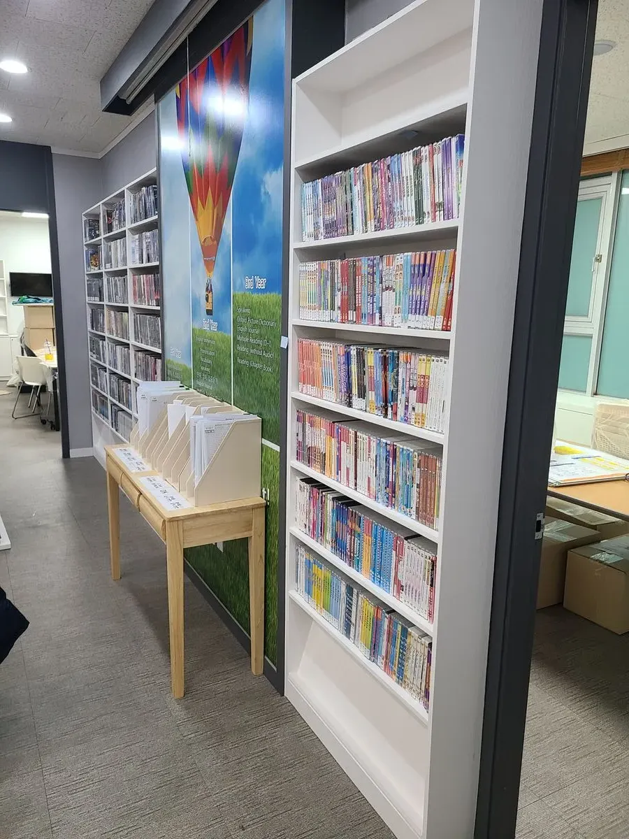 영어학원 Dvd 진열장 필름시공 리안종합인테리어 숨고 숨은고수