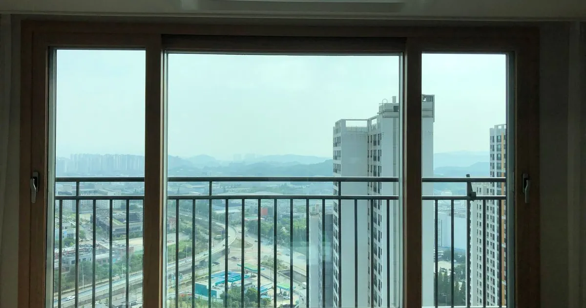 천안 성성동 씨티자이 34평 거실창 깨끗한하루 숨고 숨은고수