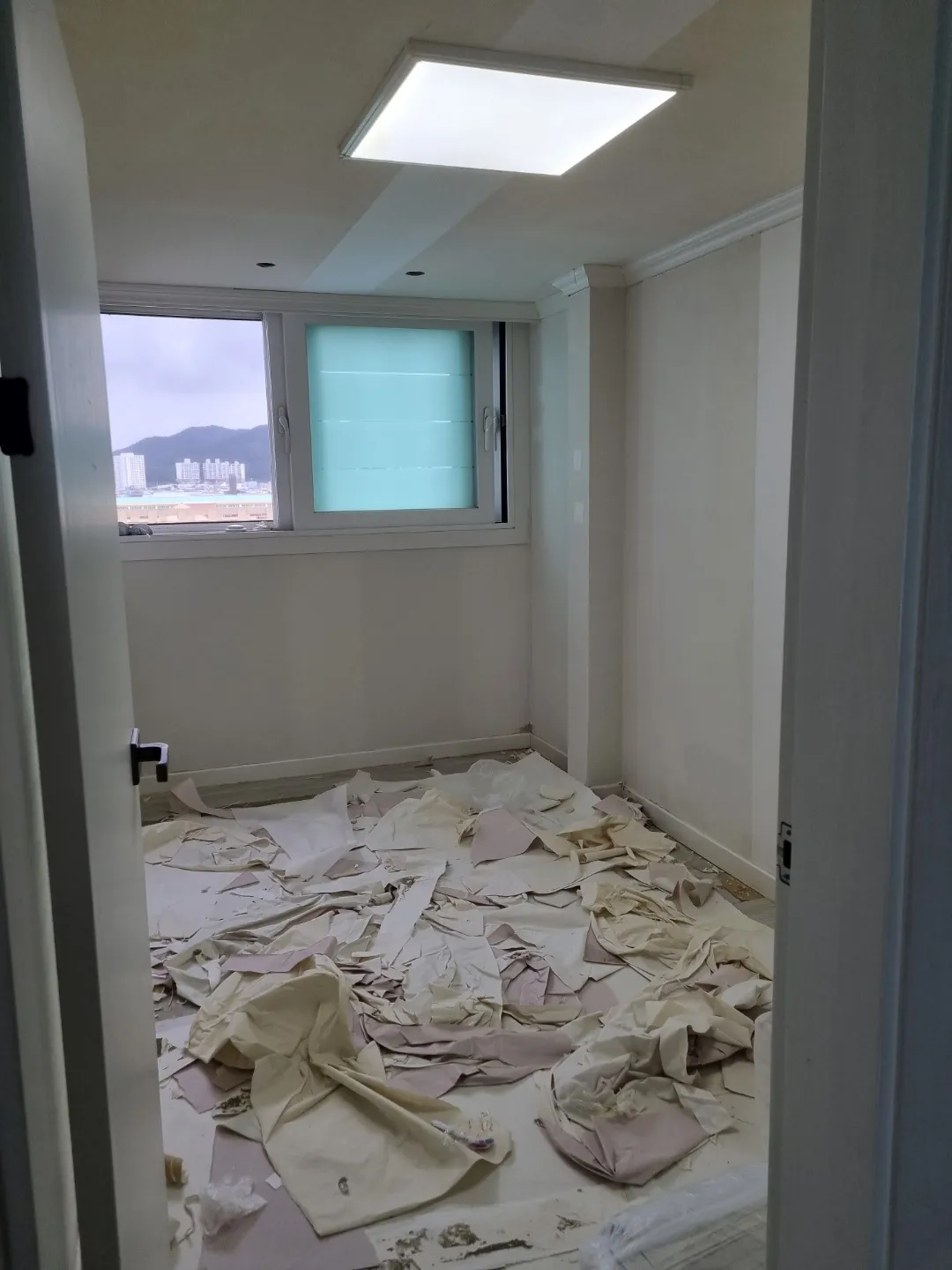왜관 삼성아파트 22평 도배 데코타일시공 담쟁이 숨고 숨은고수