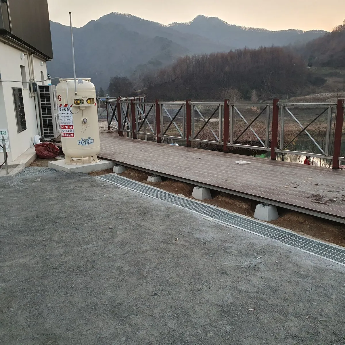 충주 까페 합성데크난간시공 포레우드 인테리어 숨고 숨은고수
