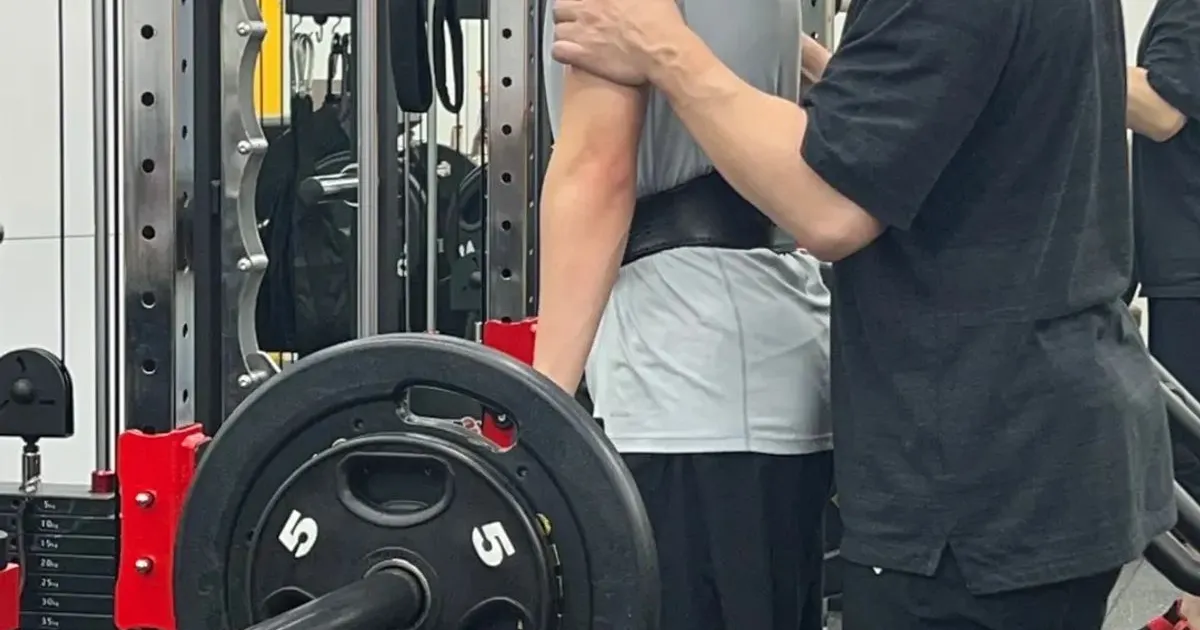 만성 거북목 환자의 바벨 쉬러그와 플랫 벤치프레스 이형민 숨고 숨은고수