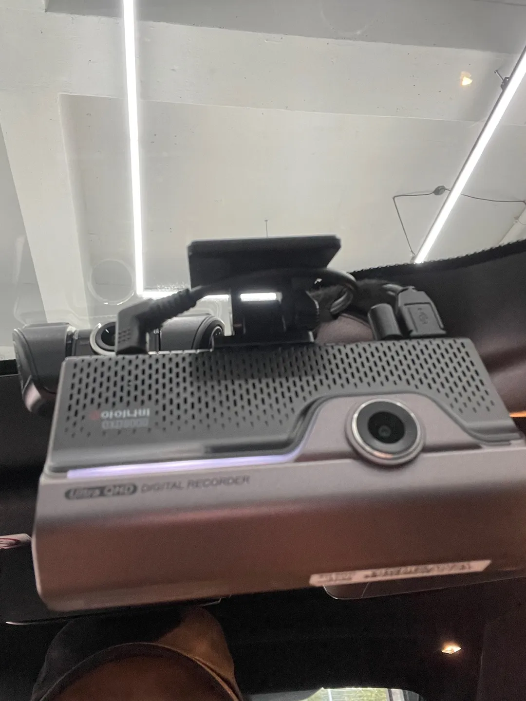 벤츠 Cla250 아이나비 블랙박스 보조배터리 장착 메테오틴트 숨고 숨은고수