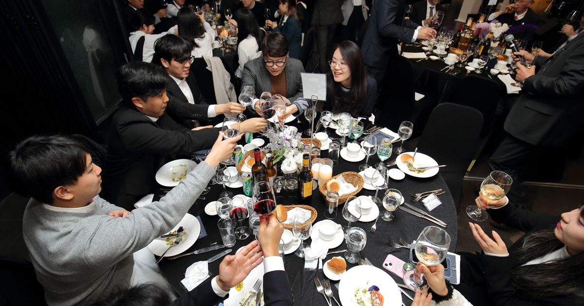 기업만찬 사진촬영 테마si 이충환 숨고 숨은고수