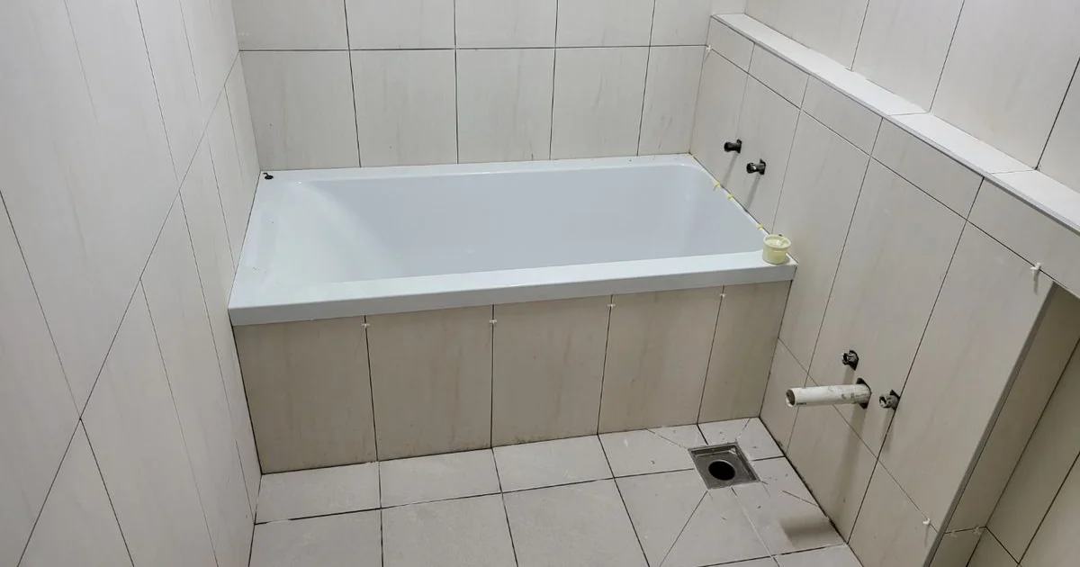 화장실 및 욕조 작업 반석타일 넓고 평평한 돌 숨고 숨은고수