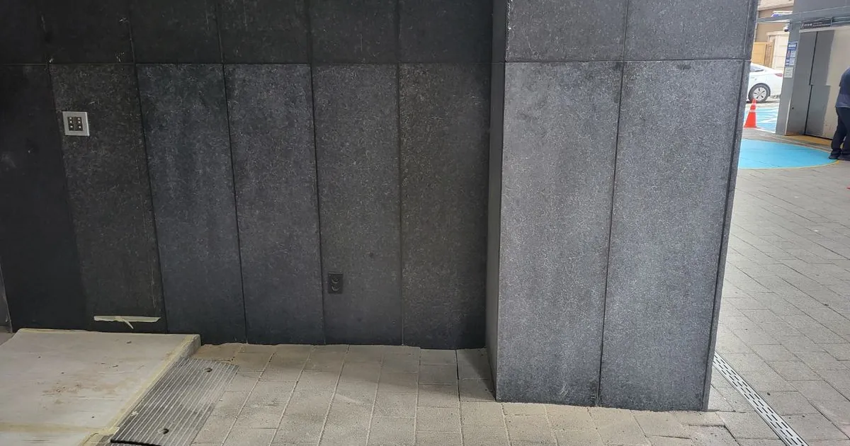 명동 스탠포드호텔 화강석 보수현장 인테리어스톤 타일 대리석 상판 숨고 숨은고수