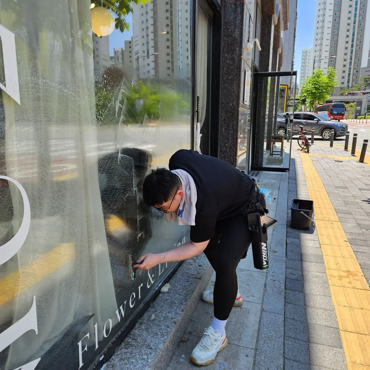 꽃집 유리창청소 유리셰프 숨고 숨은고수