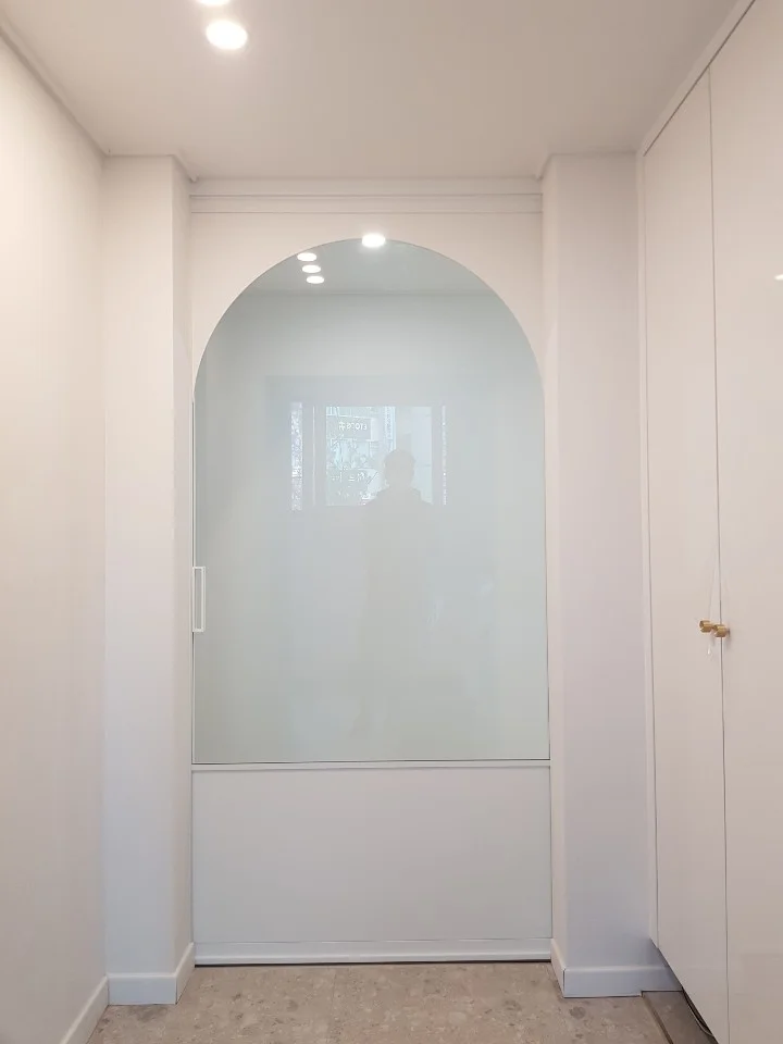 트렌디한중문 모던도어 숨고 숨은고수