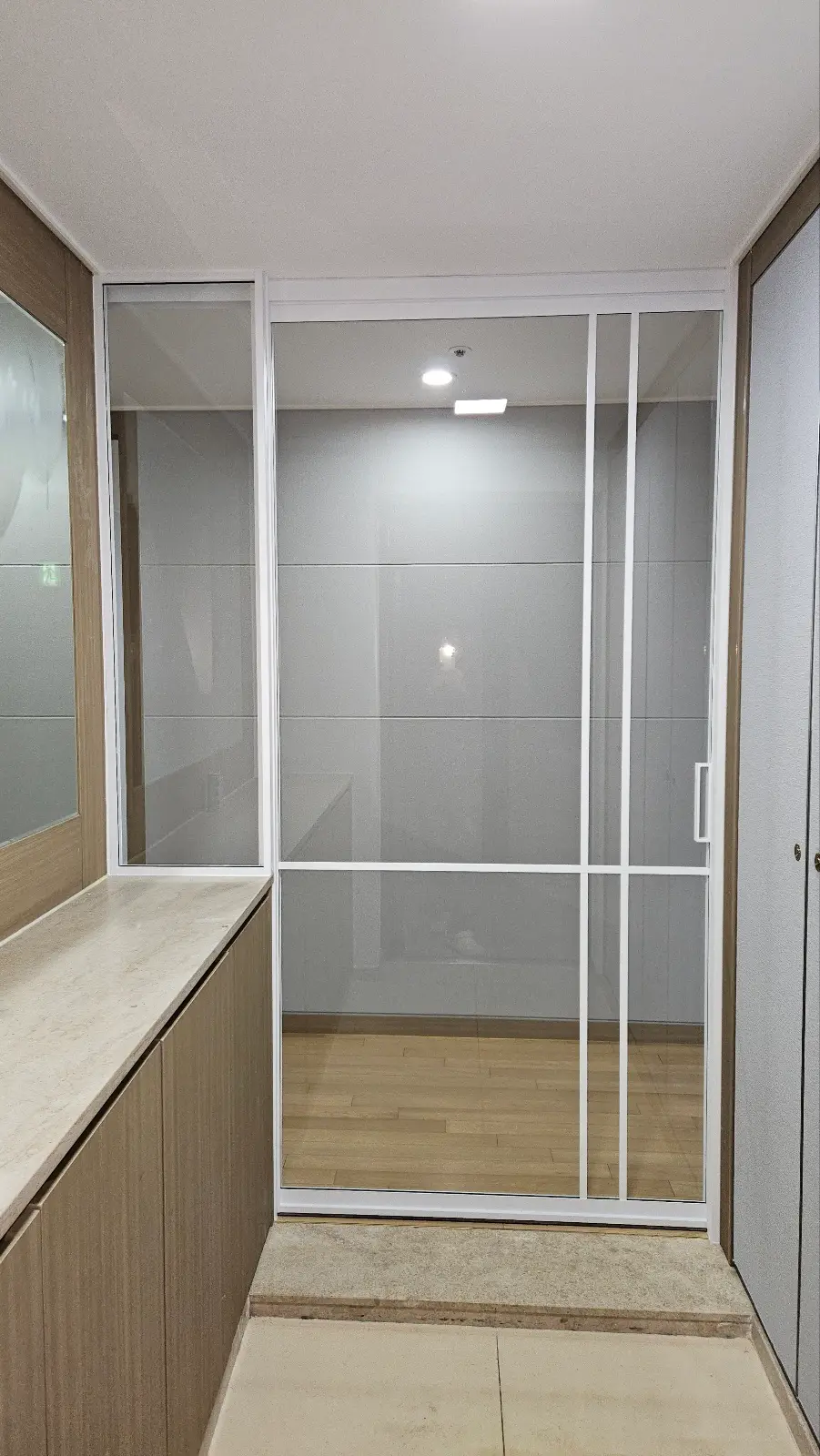트렌디한중문 모던도어 숨고 숨은고수