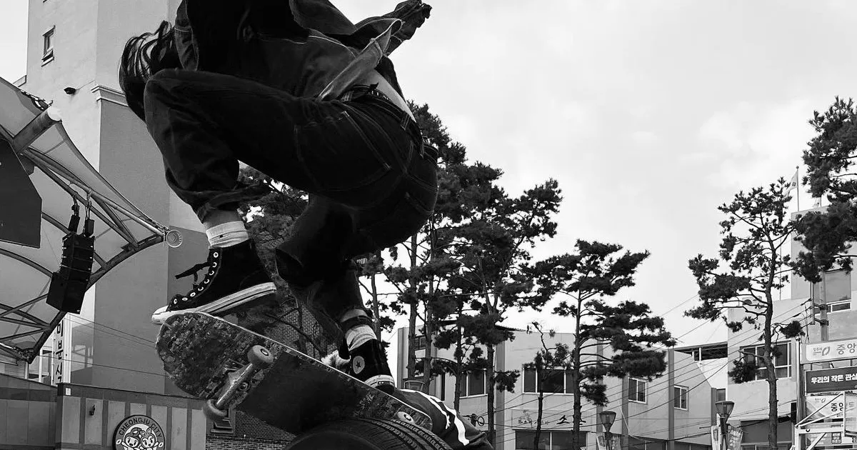 함께 보드를 타는 크루들의 촬영물입니다 박재원 숨고 숨은고수