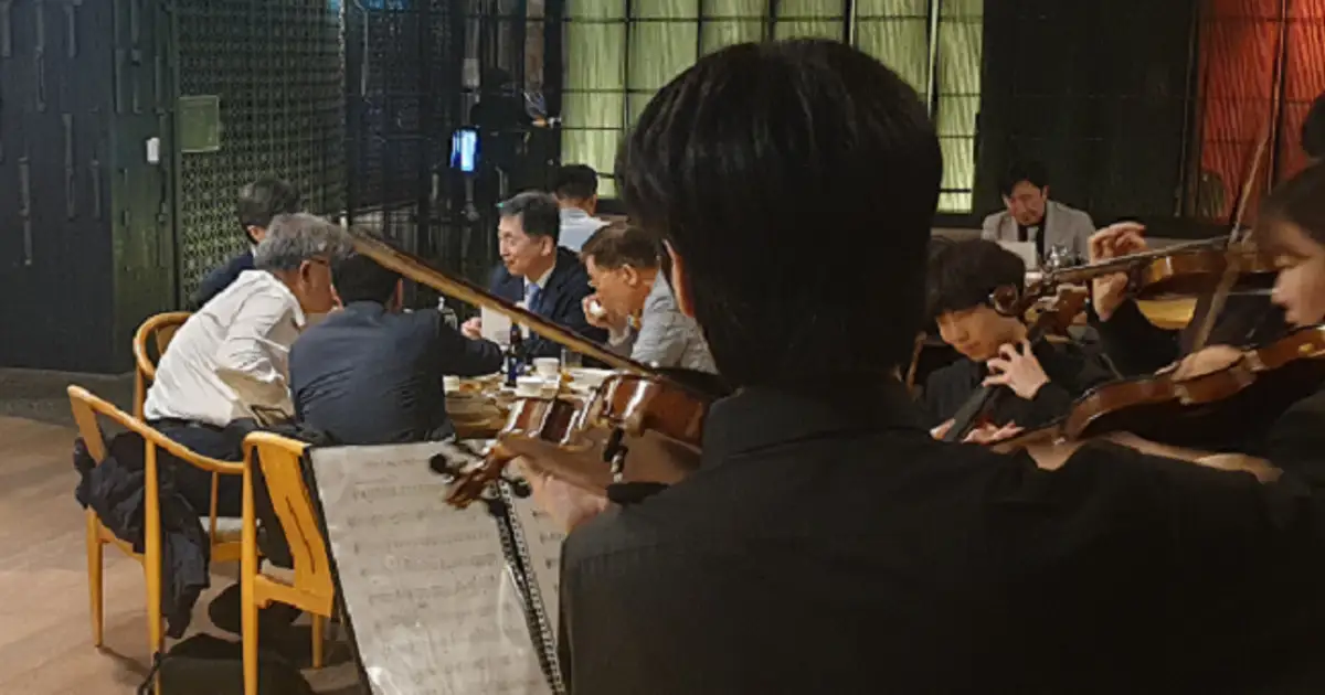 식사 자리에 품격을 더하는 클래식 연주 오크우드 호텔 스파클링사운드 숨고 숨은고수