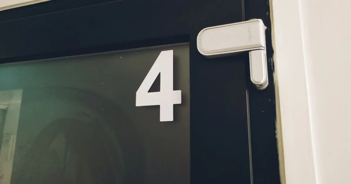 Room Num. 4 / 뮤파스튭 - 숨고, 숨은고수