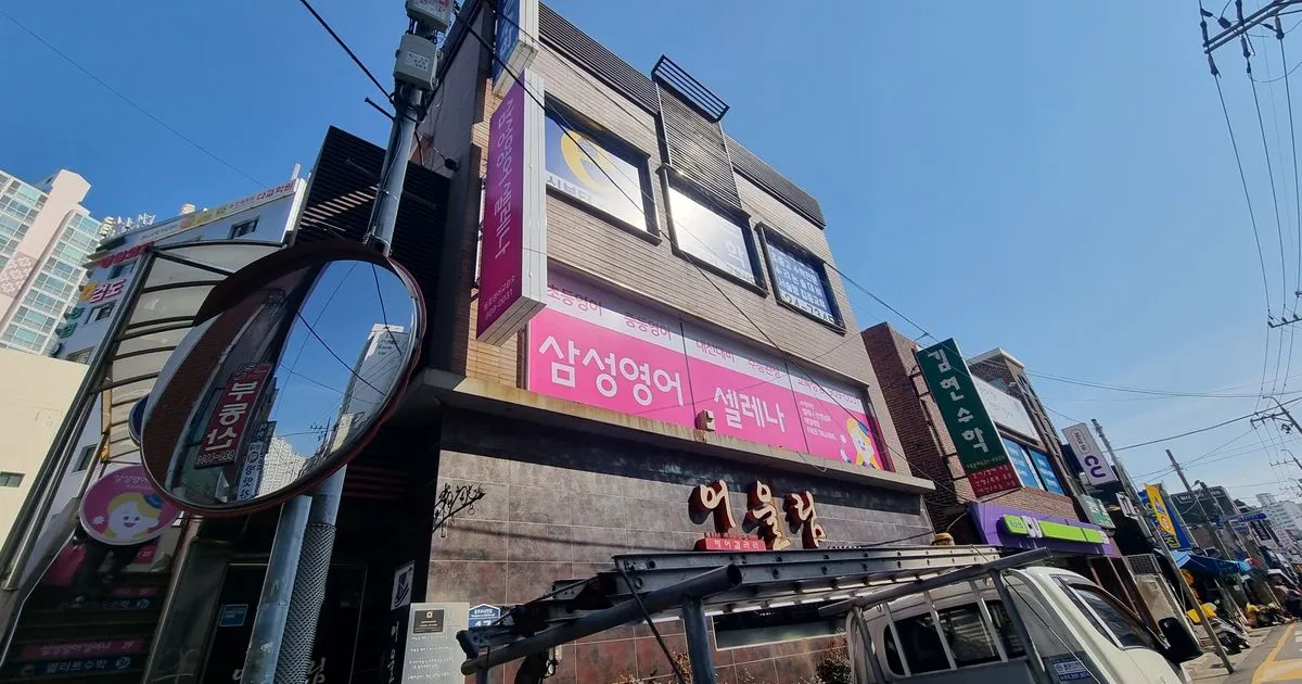 돌출사인탑과 유리시트로 시안성을 잡은 삼성영어셀레나 함께하는 광고 애드위드 숨고 숨은고수