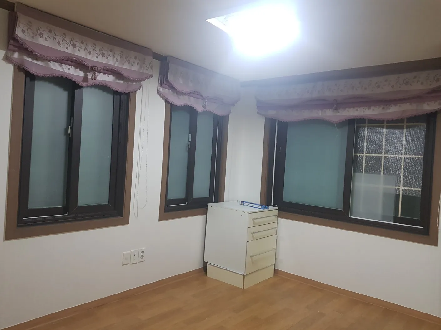 합지 및 실크 전문 도배 시공 장승현 숨고 숨은고수