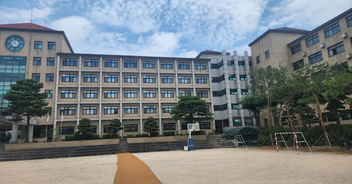 고양 예술 고등학교 커튼월 및 창호 철거 뿌셔뿌셔 숨고 숨은고수