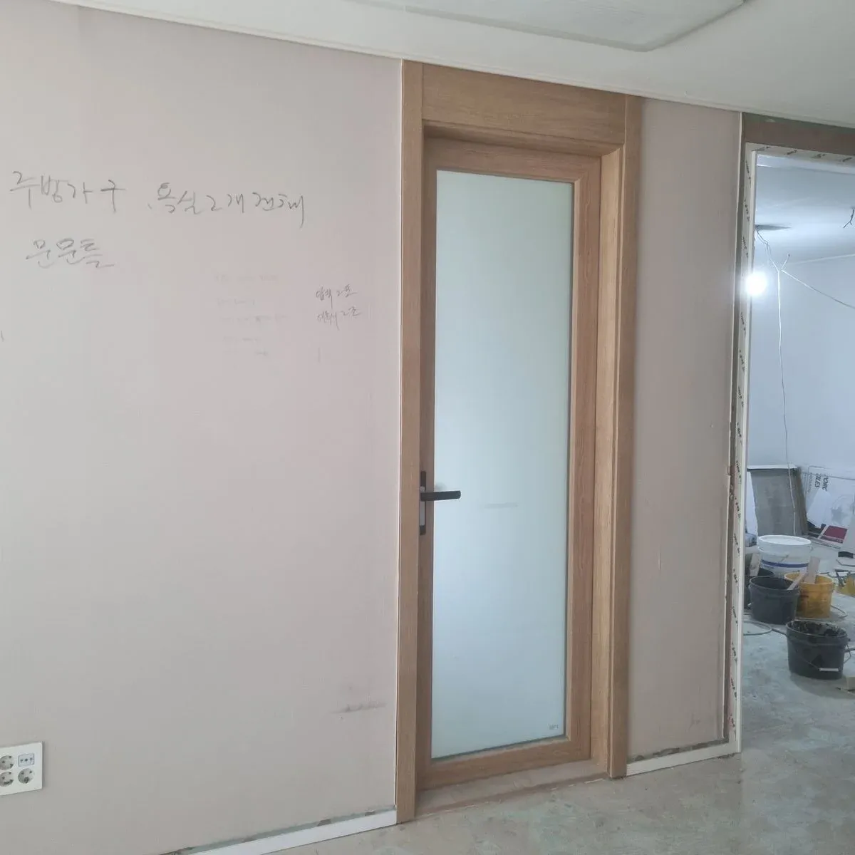 인테리어필름시공방문교체 바른공사 숨고 숨은고수