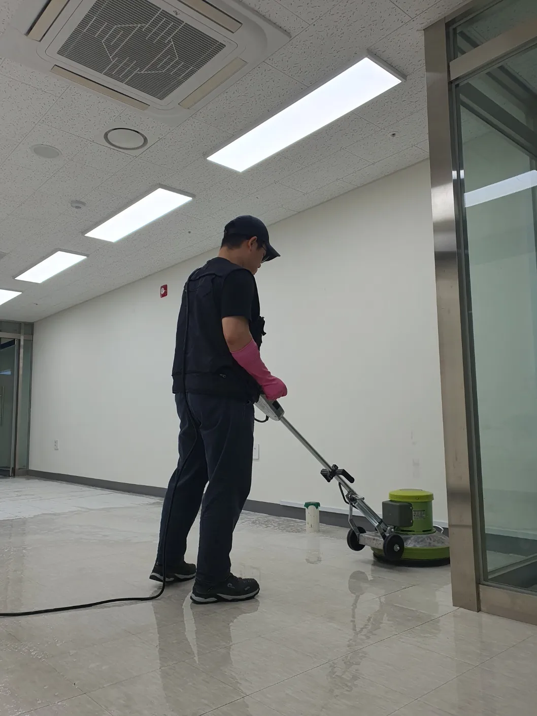 빈 사무실 바닥청소 및 왁스코팅 맨즈클린 숨고 숨은고수