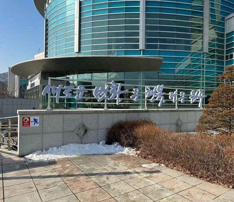 시청 외부 난간 사인물 작업 나나디자인팩토리 숨고 숨은고수