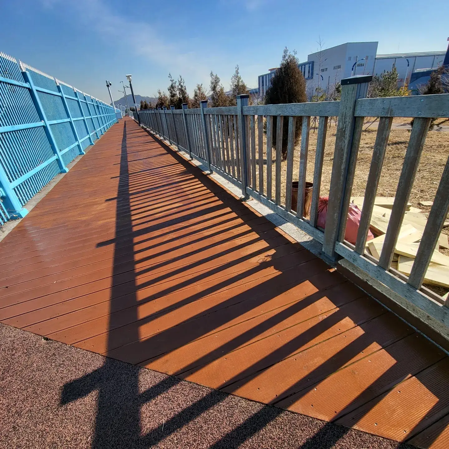 부산항신항 웅동배후부지 해안산책로 110평 데크시공 해빛산업 합성데크 시공 전문 업체 숨고 숨은고수