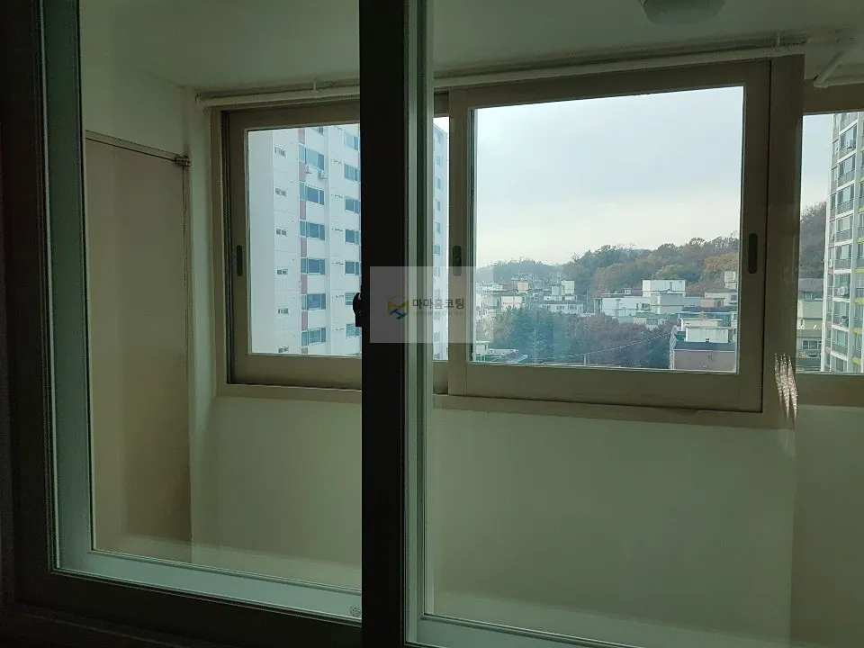 인천 관교 동아 아파트 유리창 청소 작업 마마홈코팅 북부점 유리창 청소미세방충망롤방충망 숨고 숨은고수