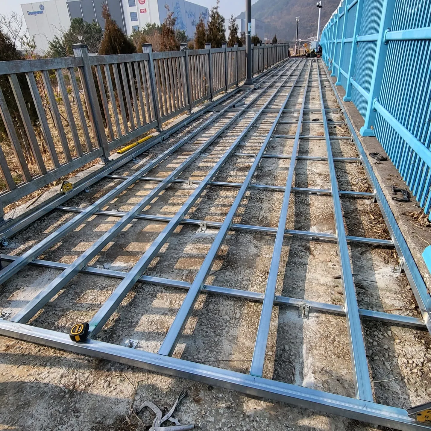 부산항신항 웅동배후부지 해안산책로 110평 데크시공 해빛산업 합성데크 시공 전문 업체 숨고 숨은고수