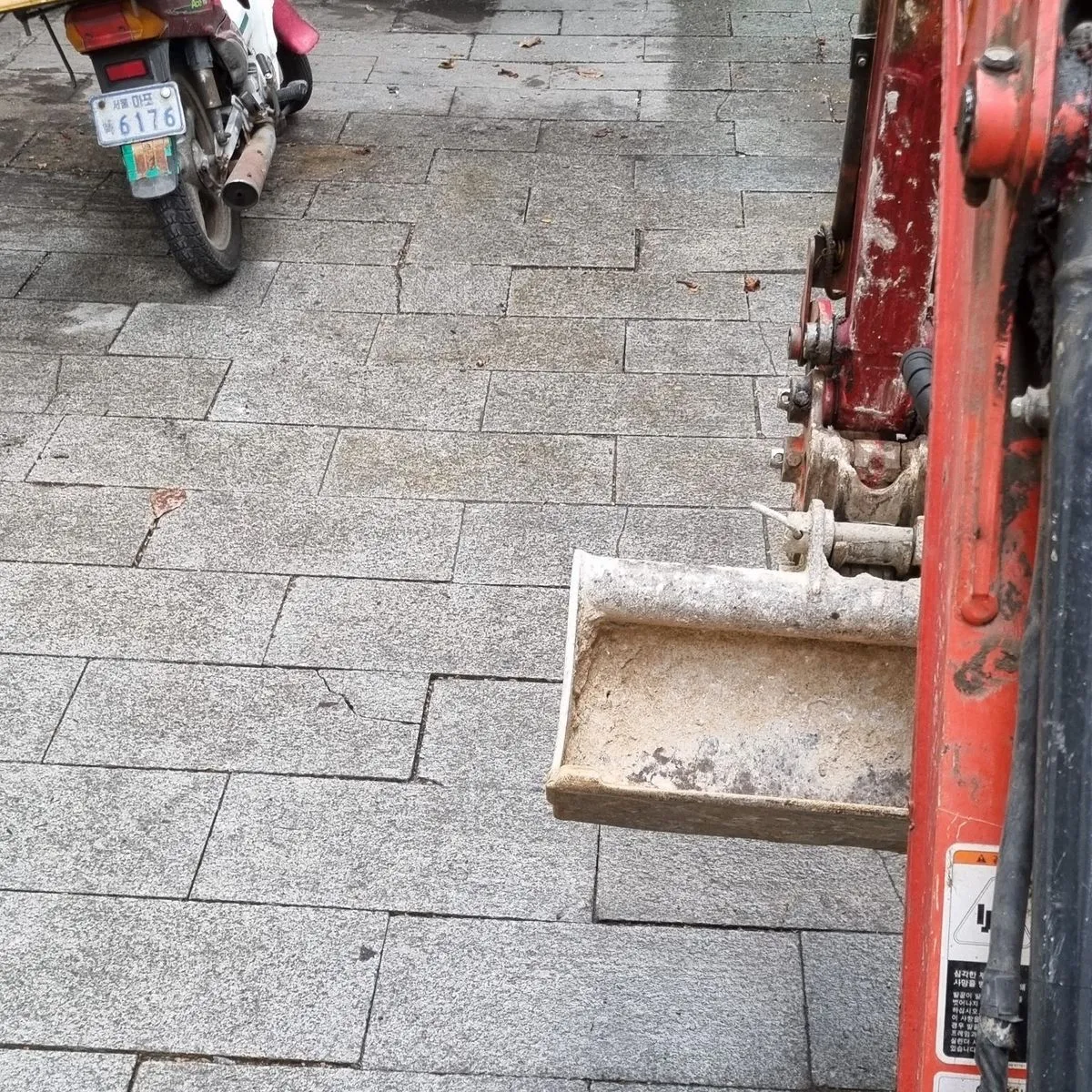 상가 대리석 철거 작업 파니웰 미니굴삭기 숨고 숨은고수