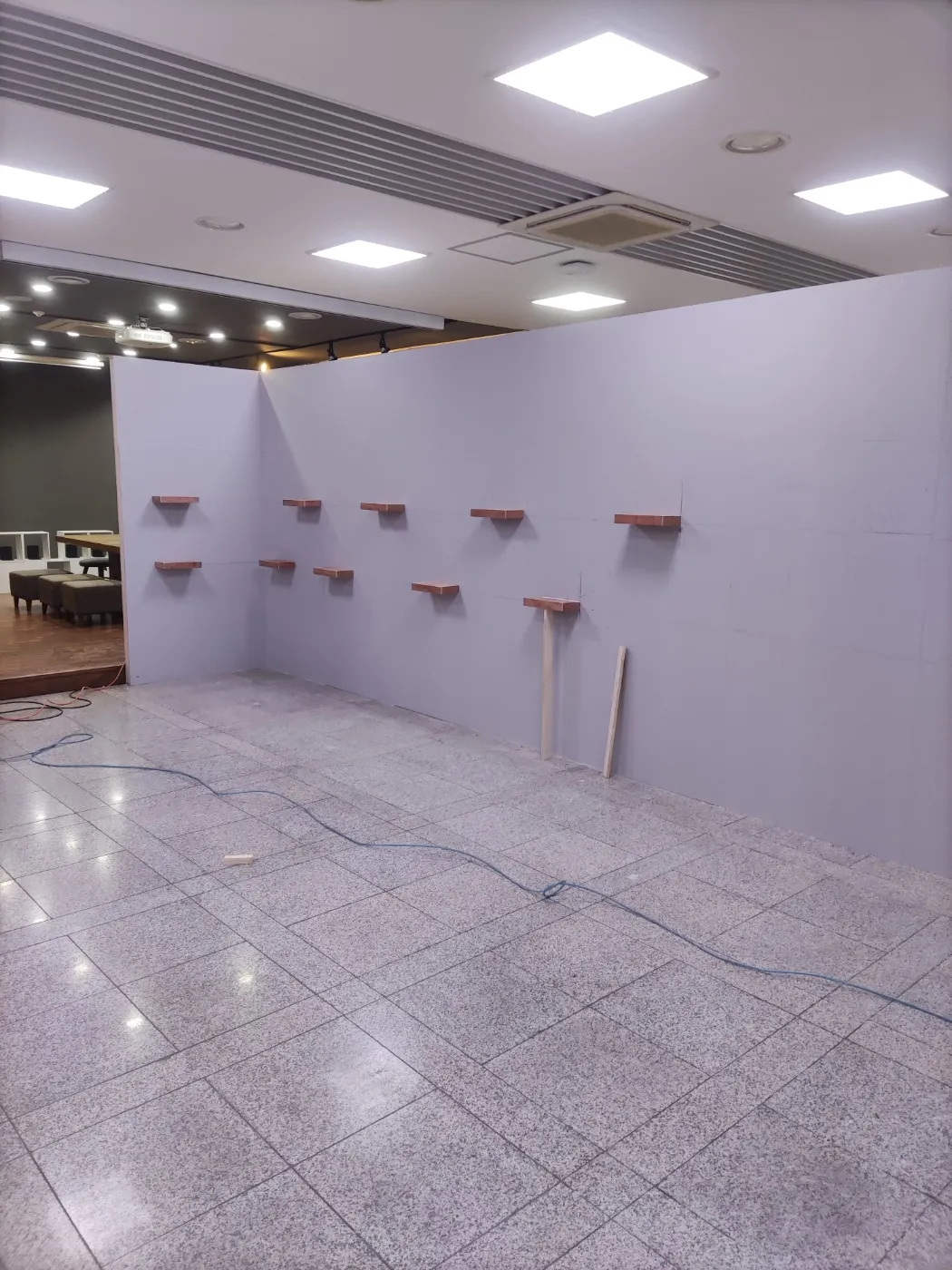 부산대학교 전시 가벽 파티션 성근우 숨고 숨은고수