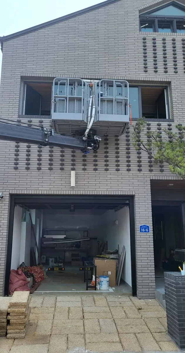 장마로 인한 누수발생 실리콘작업 외벽보수 수원스카이차 쎈스카이 숨고 숨은고수