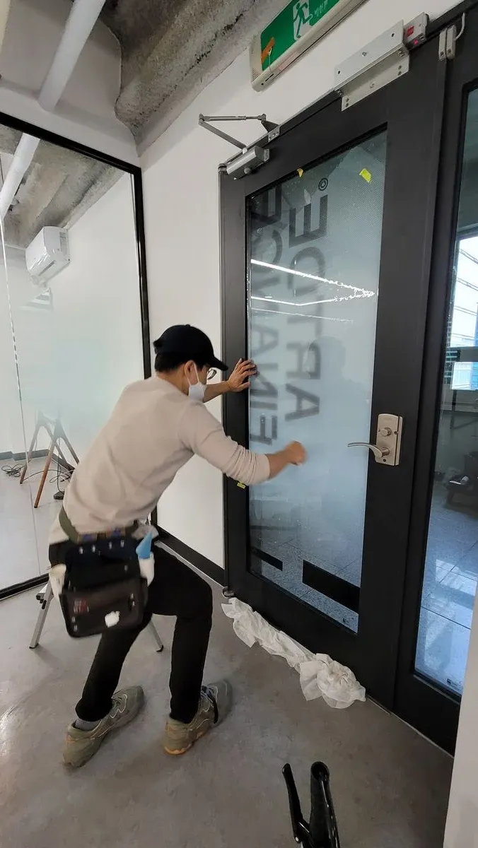 그라데이션시트 레터링 조합시공 Feelgo 숨고 숨은고수