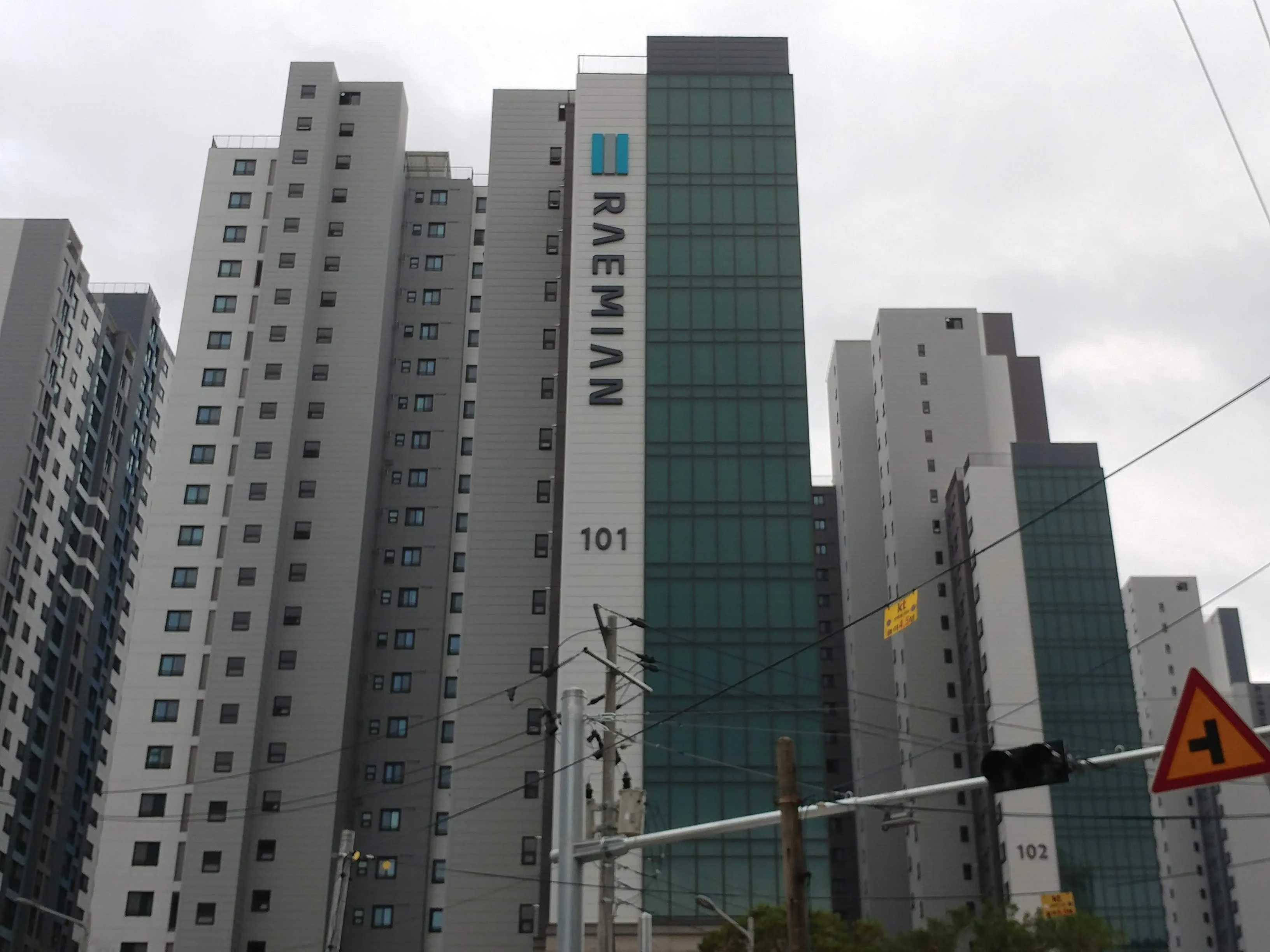 연지래미안어반파크 초슬림중문 설치 사례 현관중문 로얄도어텍 숨고 숨은고수