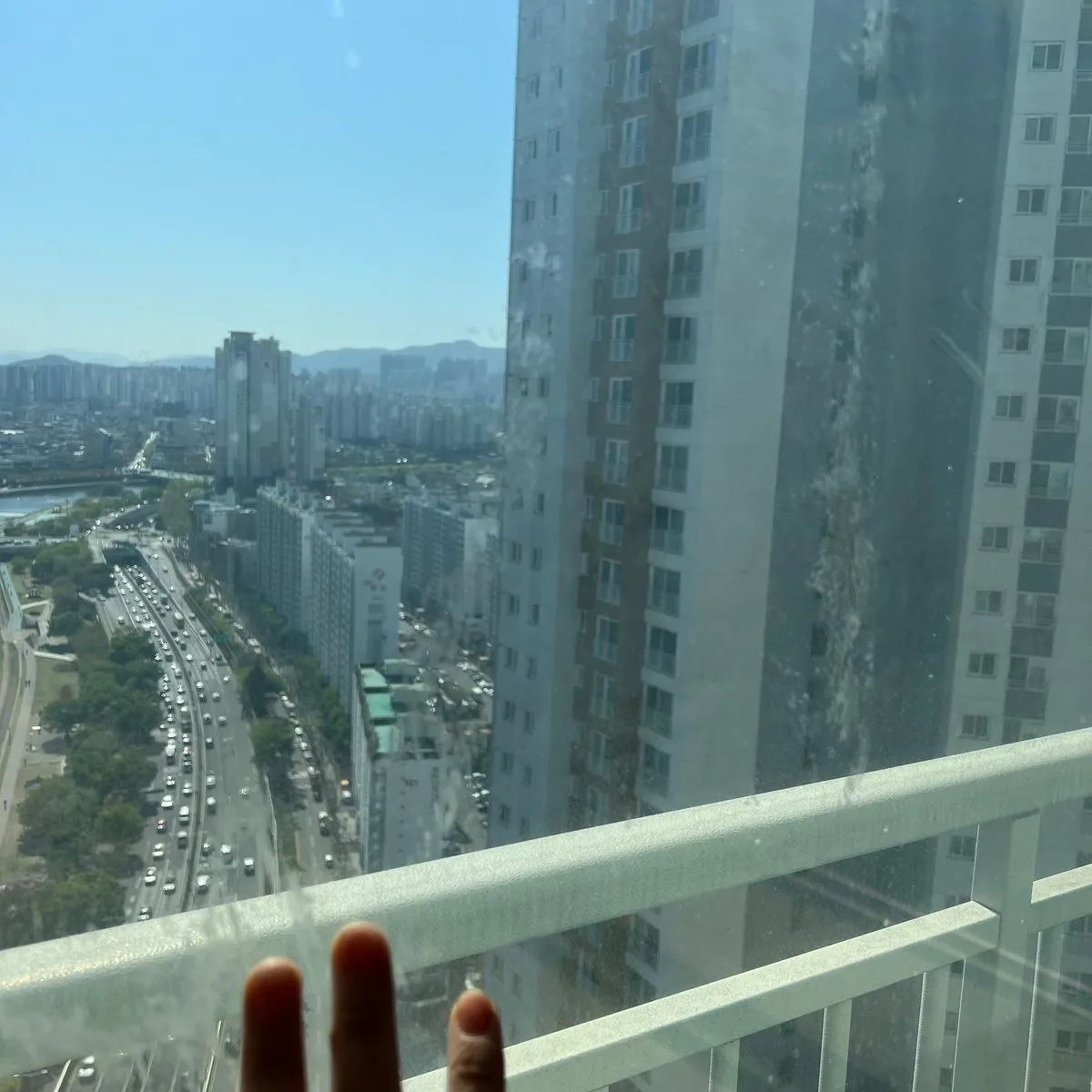 아파트유리창청소 닦아드림 숨고 숨은고수