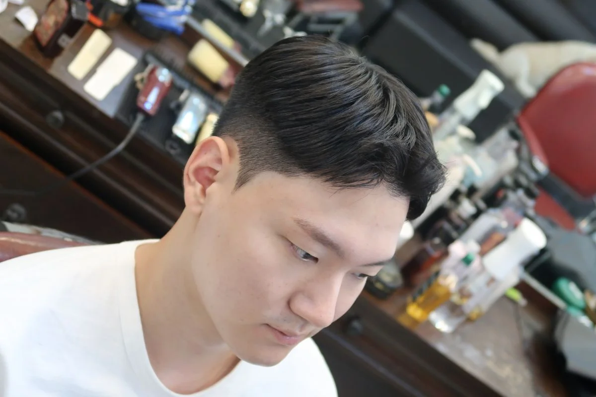 페이드 컷 및 다운펌 스타일 섭 바버 숨고 숨은고수