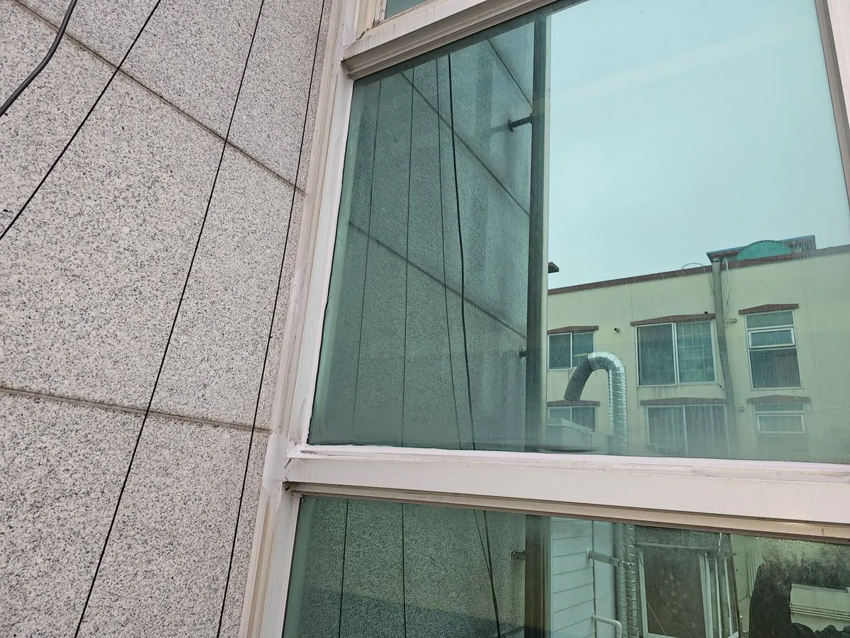 외벽및 창틀 코킹작업 나우이엔지단열곰팡이 숨고 숨은고수
