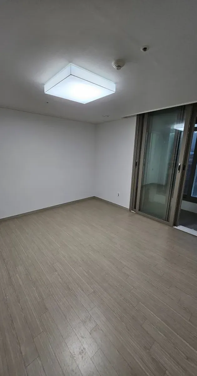 리뷰 참여 처음해보는데 너무 만족스러워서 리뷰남겨요 친절하시고 5분이서 오셔서 아침부터 해질때까지 너무 고생하셨어요