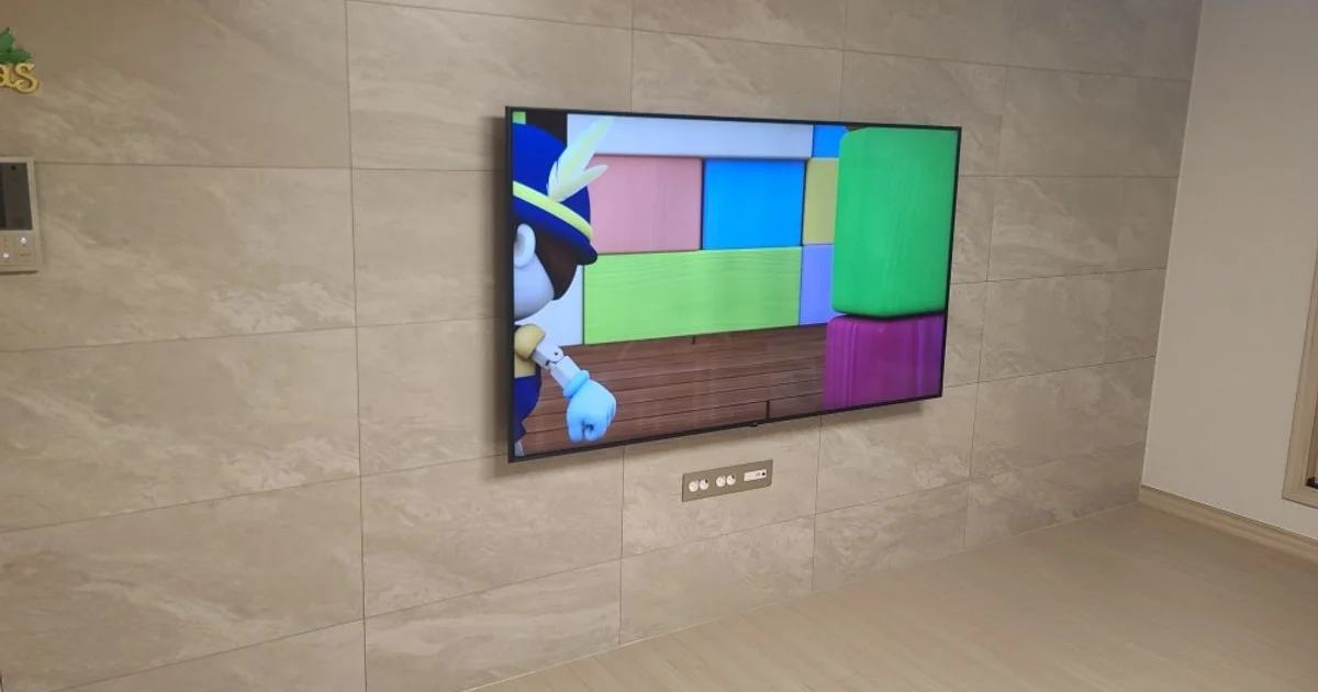 요즘 무타공설치 해주시는 분들이 많아서 선택할 때 고민이 많았는데 아주 만족스러웠습니다 아주 튼튼하고 깔끔하게 설치해주셔서 거실 분위기도 훨씬 밝아진 것 같습니다