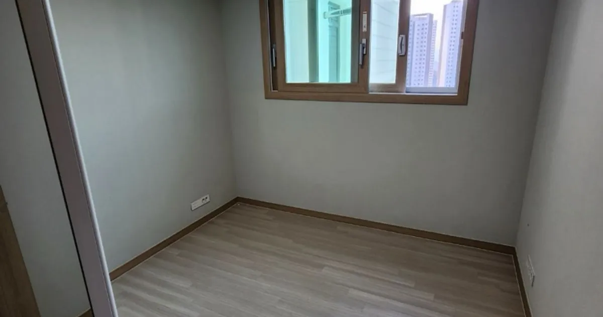 첫입주라 분진들이 굉장히 많았는데 사장님이 꼼꼼하게 청소해주셔서 사람이 살 수 있는 집이 되었어요 감사합니다 숨고 숨은고수