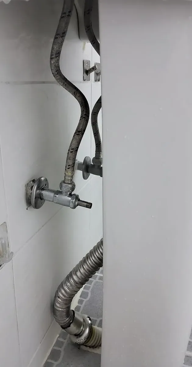 며칠전부터세면대 수돗물중찬물이안나와서 어찌해야할지몰라서 난감했는데 숨고에문을잘두드린것같아요오늘연결된 고수님 덕분에 세면대가환해