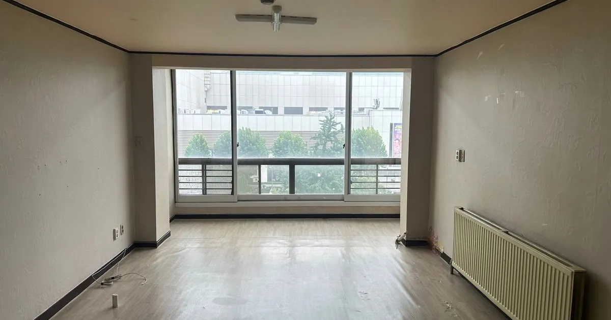 이른시간에도 오셔서 추가비용 없이 꼼꼼하게 청소해주셨습니다 급하게 예약했음에도 친절하고 세심하게 응대해주셨어요 만족합니다 숨고 숨은고수