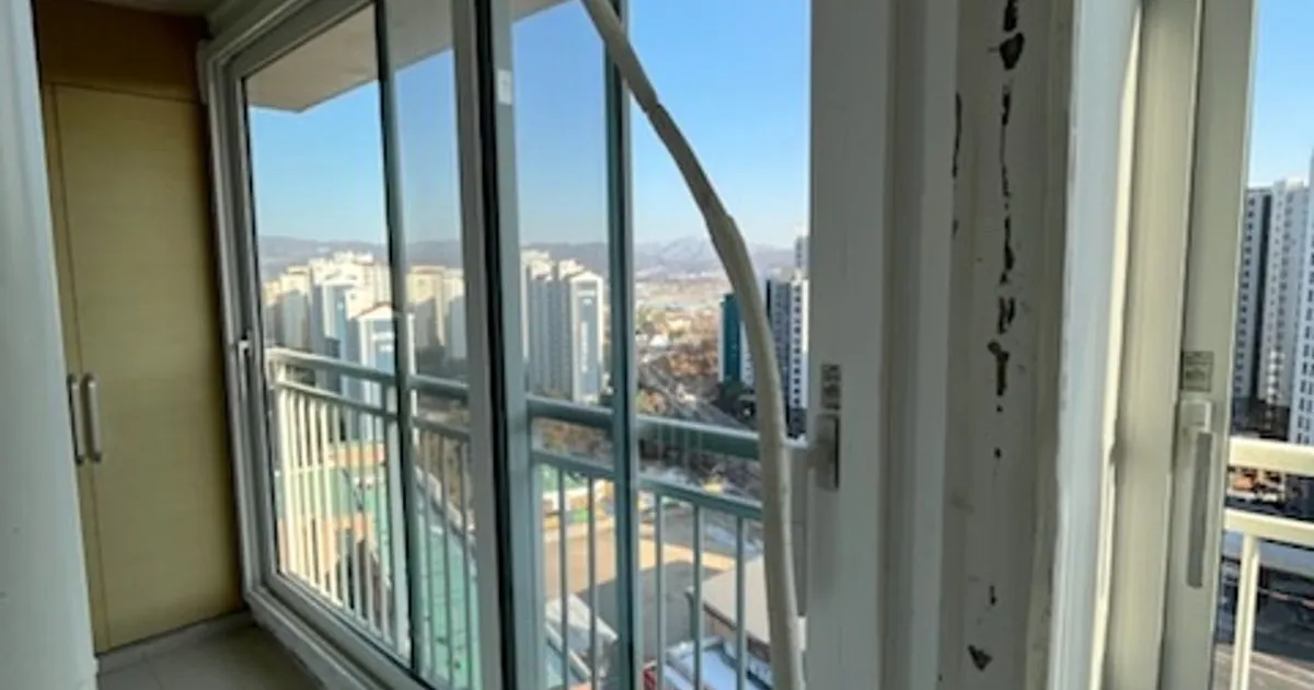 20년된 주공아파트 시공했습니다 부모님께서 동네에서 견적받은것보다 훨씬 저렴했고 무엇보다 견적 방문하셨을때 질문에 대한 답변이 즉각적이고 전문적이어서 믿음이 가더군요