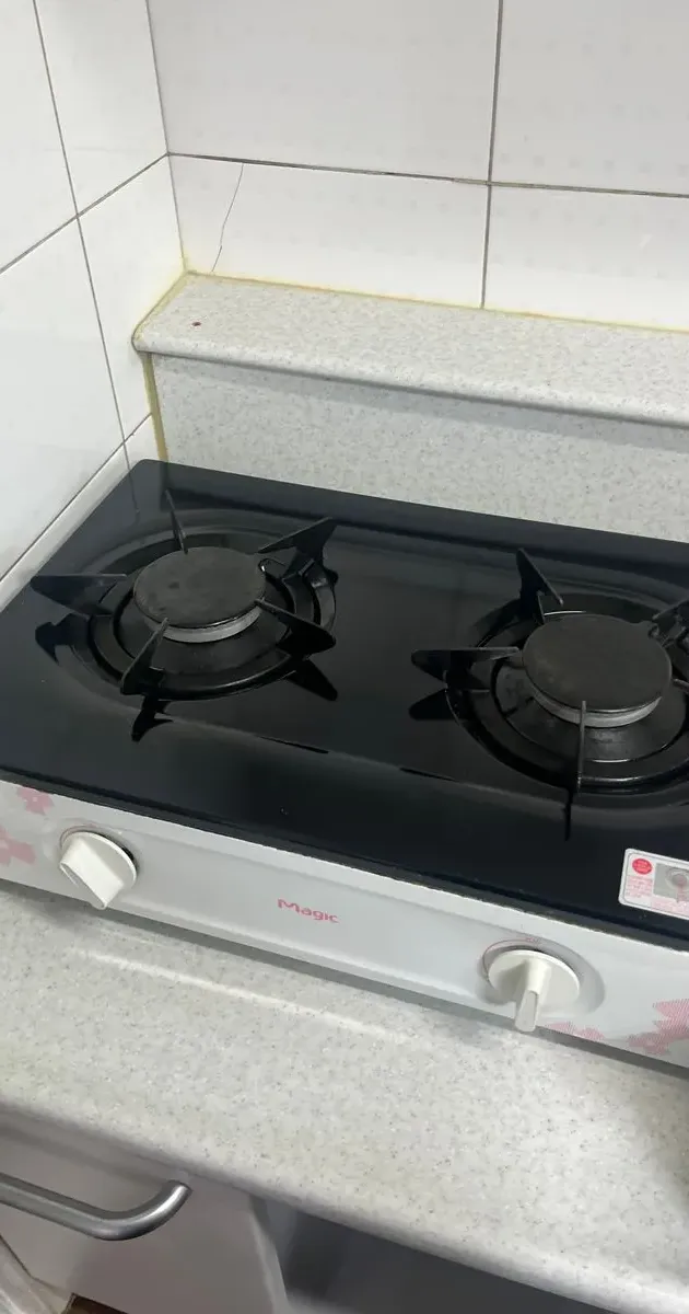 이사하는 곳이 구축이라 입주청소를 처음으로 맡겼는데 결과적으로 만족스러워요 이전 세입자가 더럽게 사용한 것도 있고 창틀도 너무 더러웠는데 깔끔히 변했습니다 숨고 숨은고수