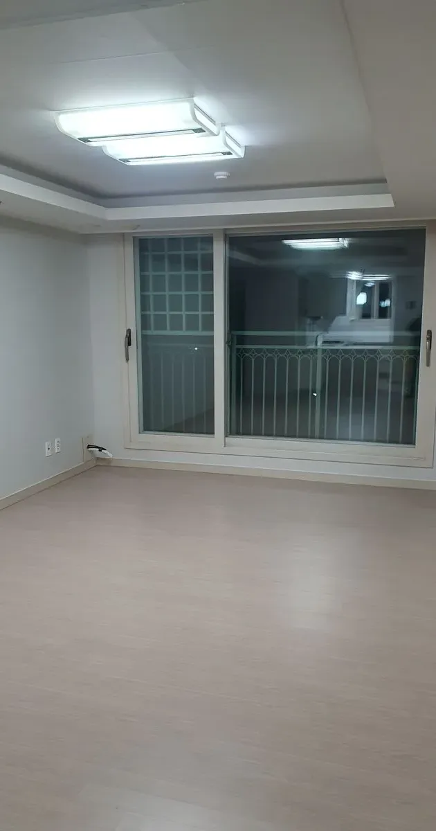 작업 후 상태와 기존 하자 부분 설명도 꼼꼼히 해주시고 마지막까지 세심하게 잘 닦아주셨습니다 감사합니다 숨고 숨은고수